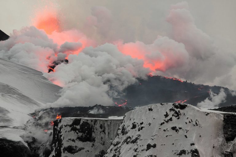 Zašto dolazi do erupcija vulkana? Evo što trebate znati